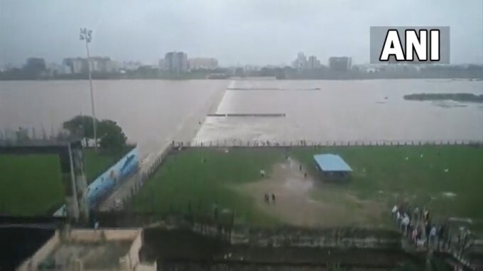 Water Level Rises At Tapi River In Surat Due To Heavy Rainfall Photos: HD Images, Pictures, News ...