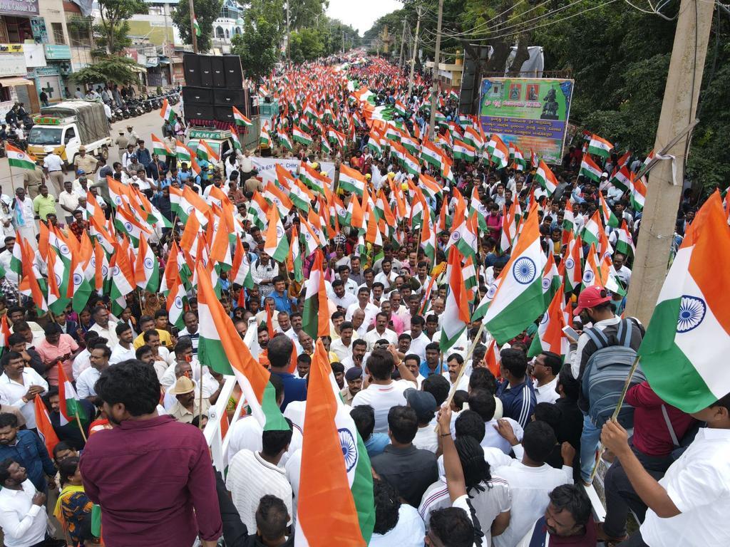 75ನೇ ಸ್ವಾತಂತ್ರ್ಯೋತ್ಸವದ ಅಮೃತ ಮಹೋತ್ಸವ: ಚಿಕ್ಕಬಳ್ಳಾಪುರದಲ್ಲಿ 'ತ್ರಿವರ್ಣ ನಡಿಗೆ ...