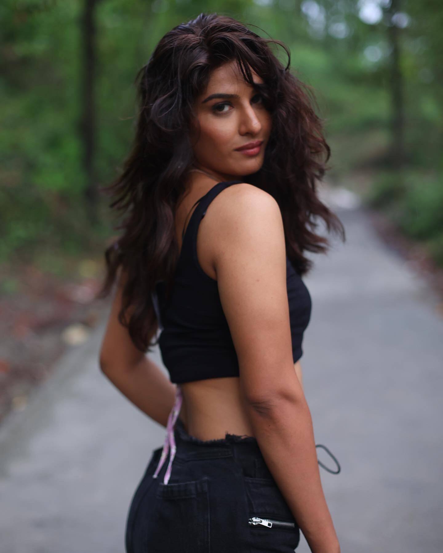 వయ్యారాలు ఒలకబోస్తున్న నేహఖాన్ | actress neha khan stunning photos ...