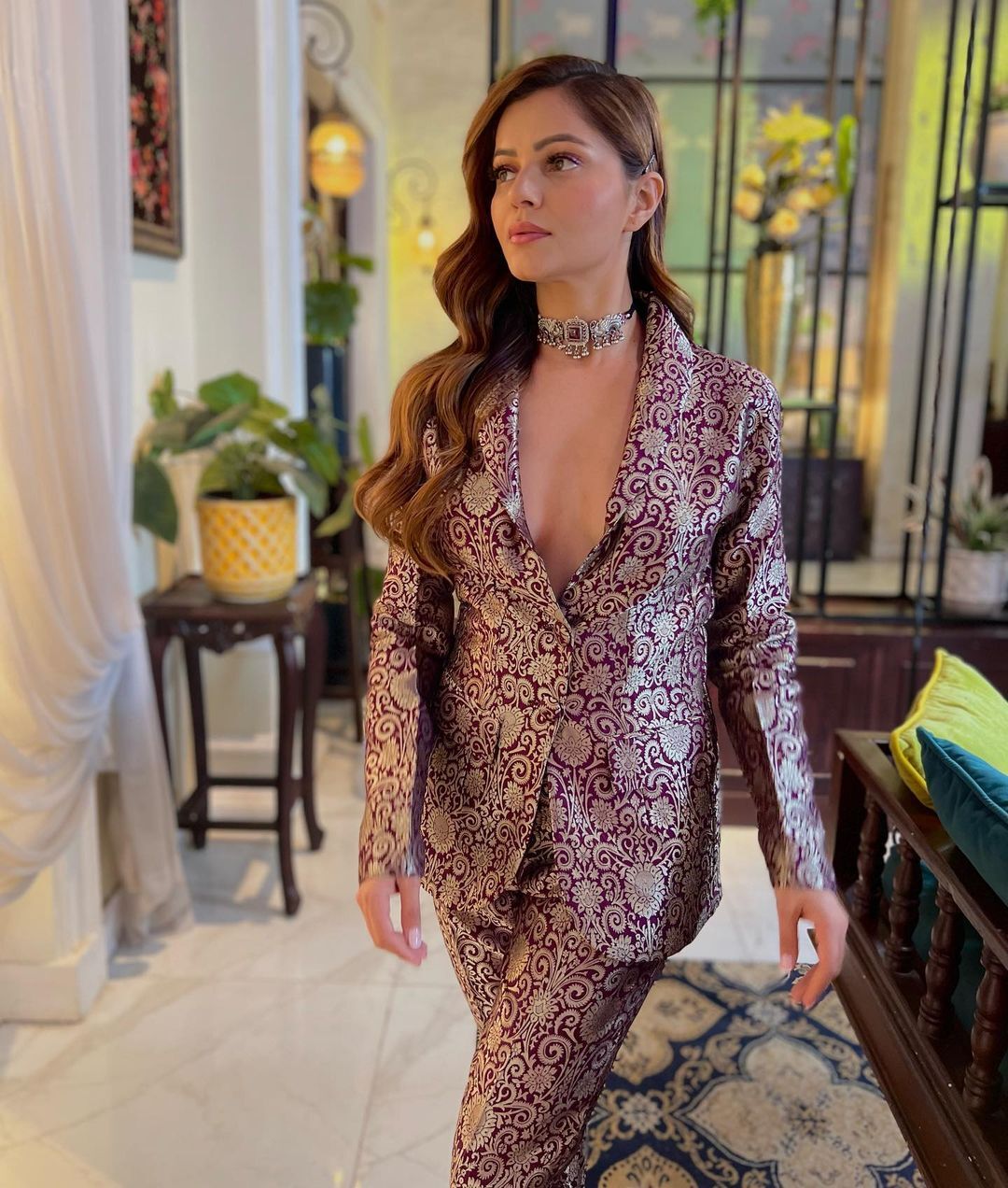 संस्कारी 'छोटी बहू' फेम रुबीना दिलैक ने पहना ब्रालेस आउटफिट, फैंस हुए मदहोश | rubina dilaik ...