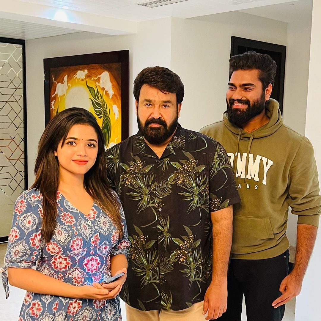 'ഇത് ദിൽഷയോടുള്ള റോബിന്റെ പ്രതികാരം തന്നെ'; പാട്ട് കേട്ട് ഞെട്ടി ആരാധക ...