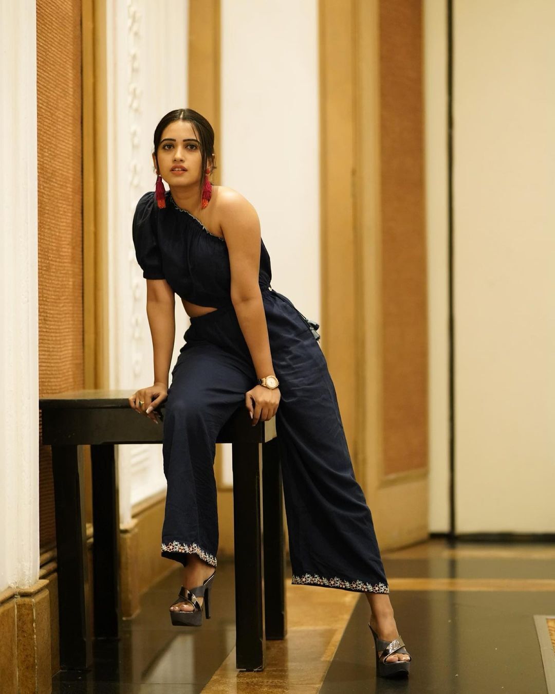 అందాలతో మత్తెక్కిస్తున్న స్రవంతి చొక్కారపు | Sravanthi Chokkarapu ...