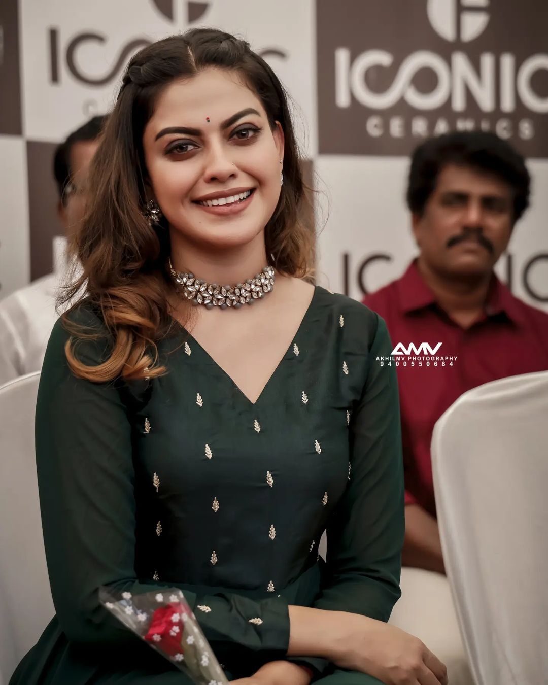 actress anusree new candid photos goes viral; fans shares lots of love | 'അനുശ്രീ, ആരെങ്കിലും ഈ ...