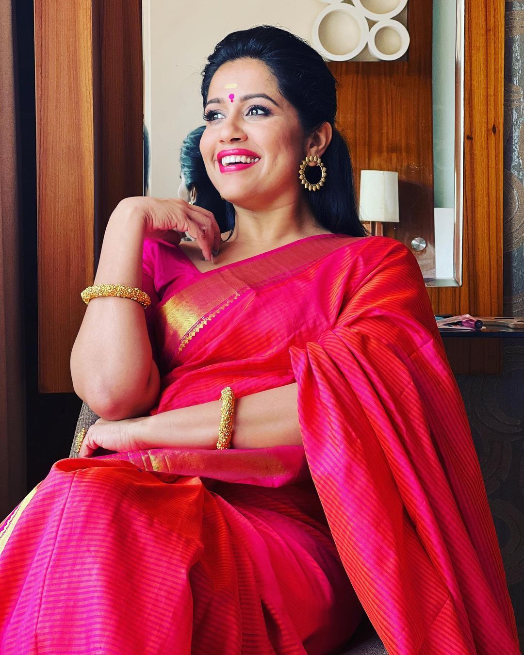 singer ranjini haridas new clicks in rose saree goes viral | ഇതാര് കാവിലെ ഭഗവതി ഇറങ്ങി വന്നതോ ...