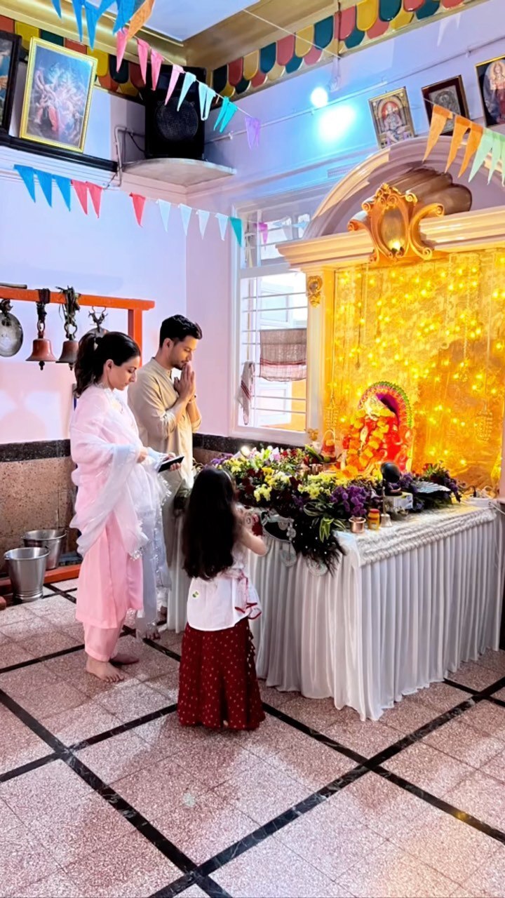 ‌গণেশ চতুর্থীতে বাপ্পাজির বন্দনায় মেতে উঠলেন বি–টাউনের তারকারা, দেখুন ...