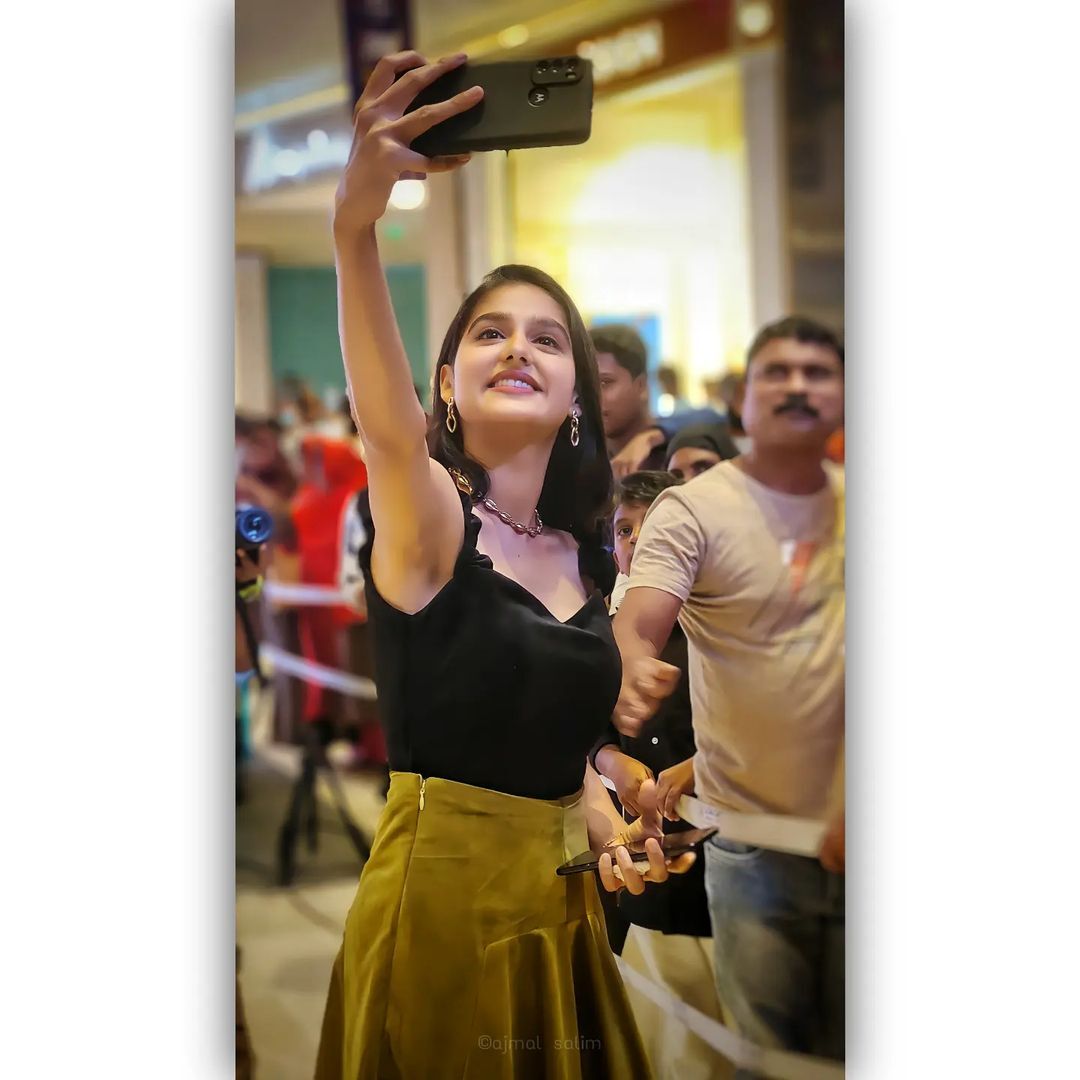 Actress Anaswara Rajan Stunning Entry In Upcoming Movie Mike Promotion ...