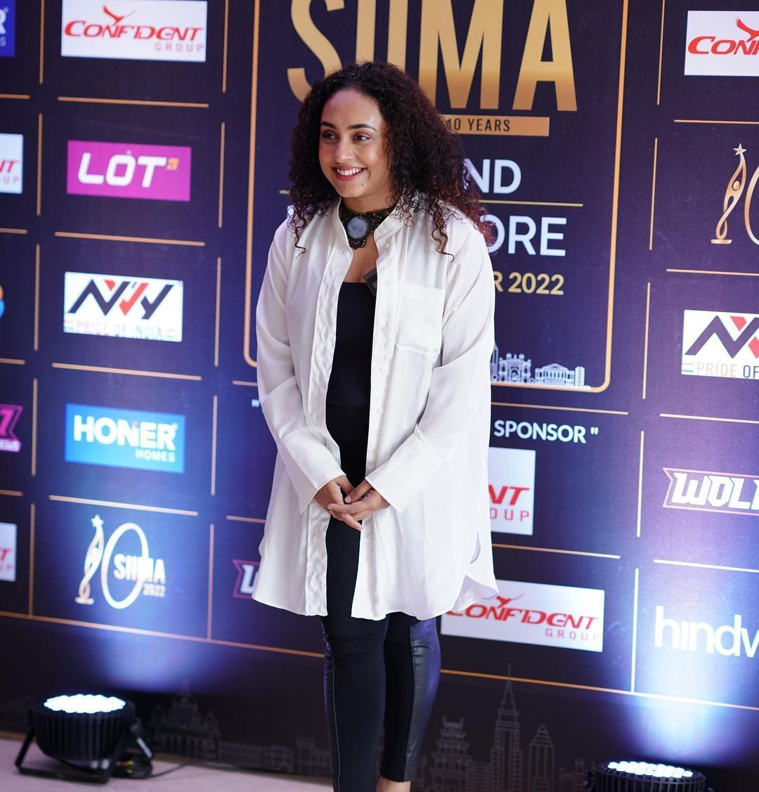 Actress-Anchor Pearle Maaney Super Look in SIIMA Award 2022 Press Meet ...