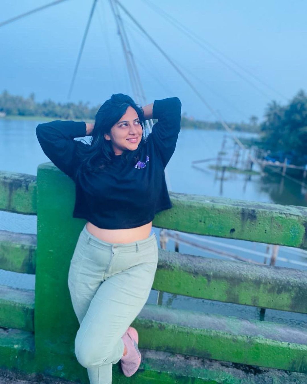 കിടിലൻ പോസിൽ പ്രകൃതി ആസ്വദിച്ച് അന്ന രാജൻ, അന്ന പൊളിയാണെന്ന് ആരാധക ...