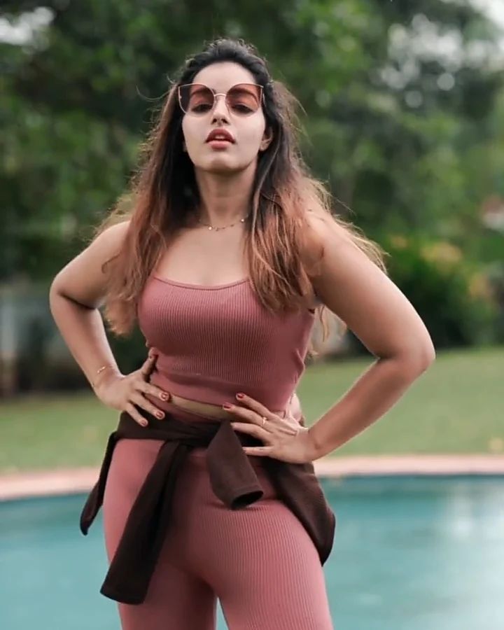 Actress Malavika Menon Looks Gorgeous in Ajio Onam Special Ad | കേരളം മാറിയോ? മാളവിക മാറി ...