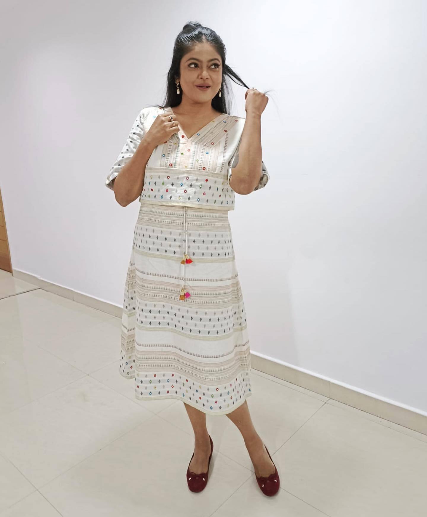 actress manju pillai's new, trendy photos goes viral in social media ...