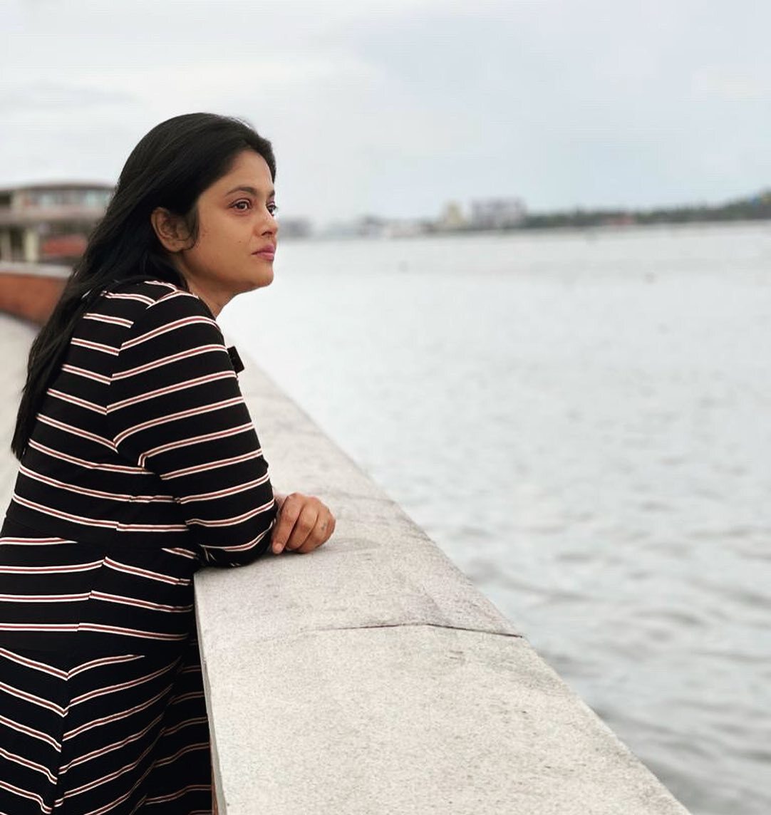 actress manju pillai's new, trendy photos goes viral in social media ...