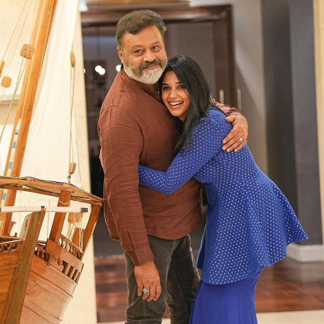 എന്റെമ്മോ...ഇത് എന്തൊരു ലുക്ക്, നൈല നിങ്ങള്‍ പണ്ടേ പൊളിയാണ്, വൈറല് ...