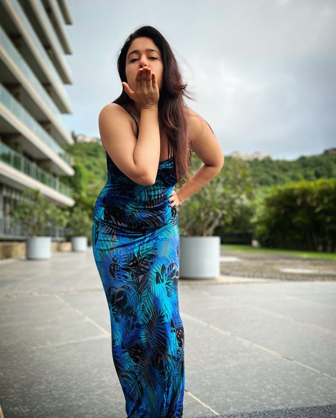 Actress Poonam Bajwa's latest photos goes viral | ഈ പോസ് കൊള്ളാമോ ...