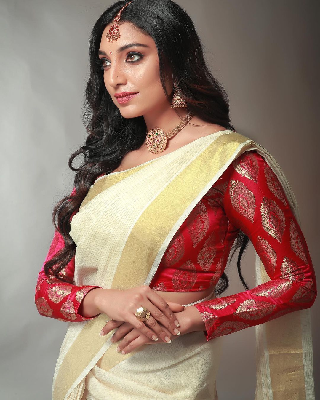 എന്തൊരഴകാണ്.... ഇത് അത്തം സ്പെഷ്യൽ, കേരള സാരിയിൽ അതീവ സുന്ദരിയായി റിതു ...