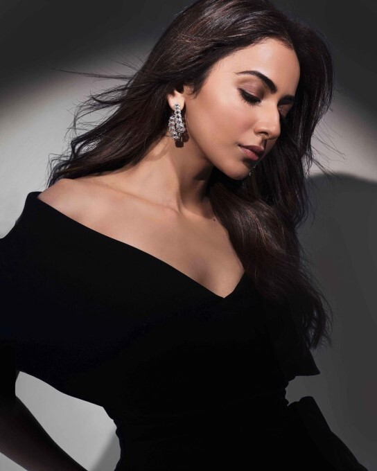 Bollywood Actress Rakul Preet Singh Looks Stunning In Black Outfit ...