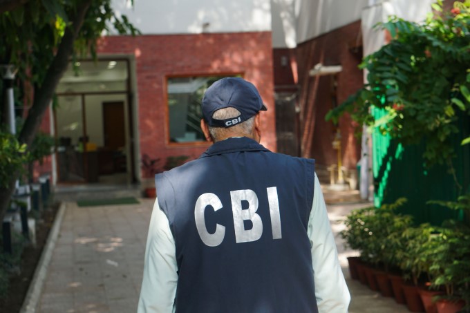 CBI Official Raids The Residence Of Delhi Dy CM Manish Sisodia Photos: HD Images, Pictures, News ...