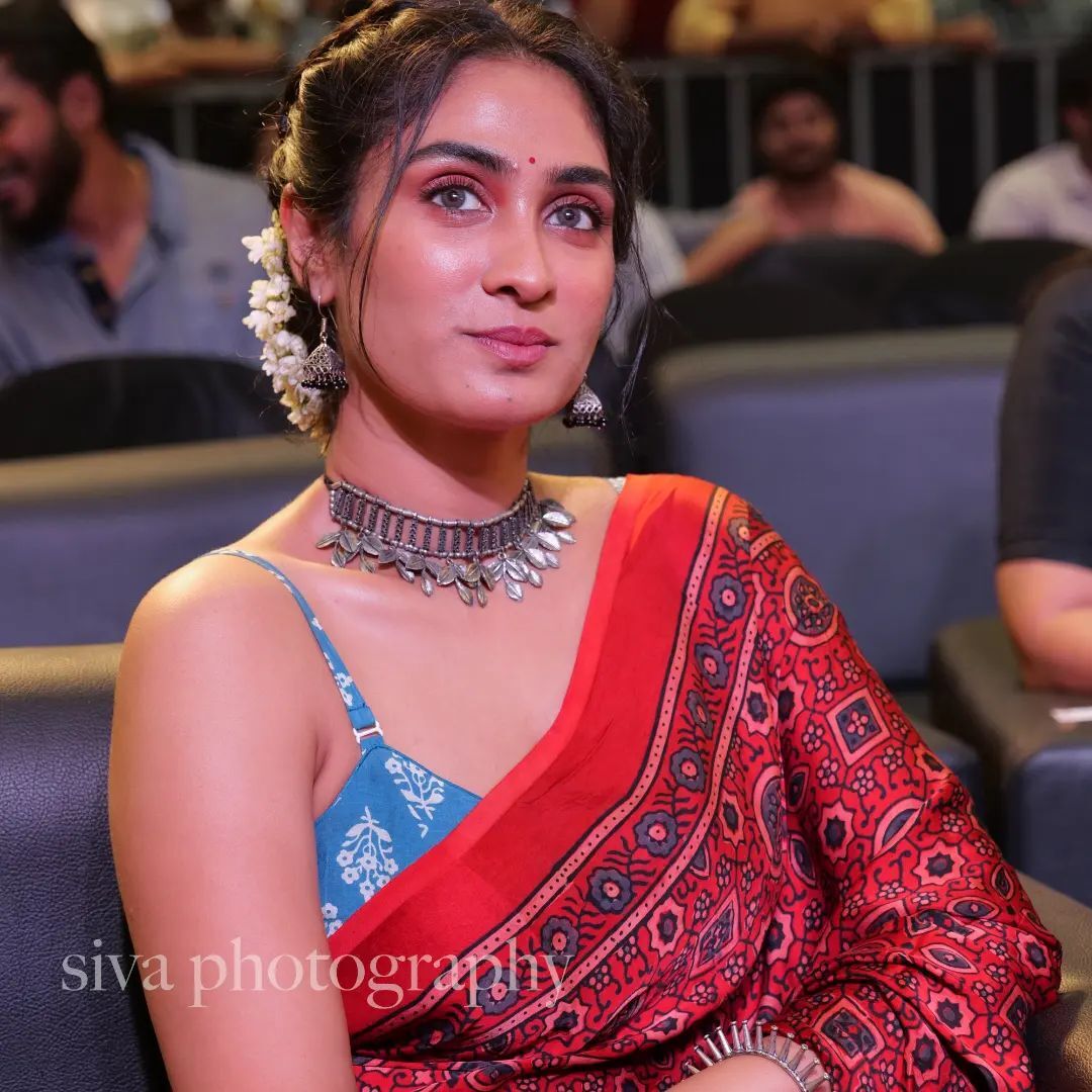 Deepti Sati's Stylish Entry in Red Saree in Pathonpatha Noottandu ...