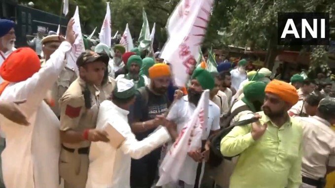Farmers Protest Against Unemployment In Delhi Photos: HD Images ...
