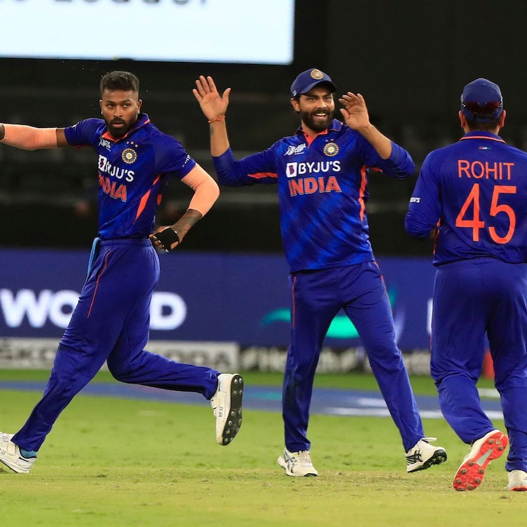 hardik pandya confident nod to dinesh karthik goes viral, fans call him ...