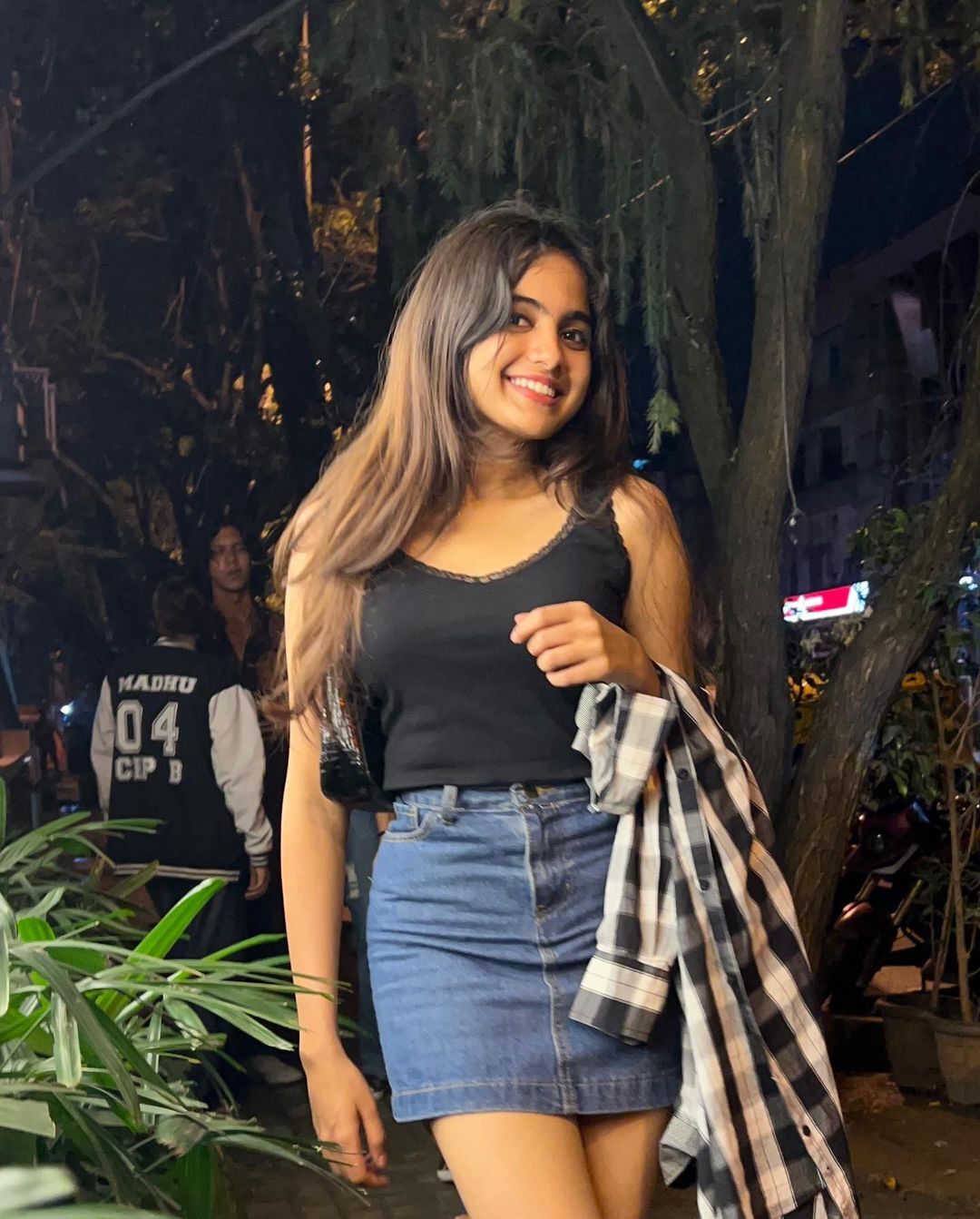 Makal Fame Devika Sanjay's Glamorous Makeover in Black Outfit Made Wow ...