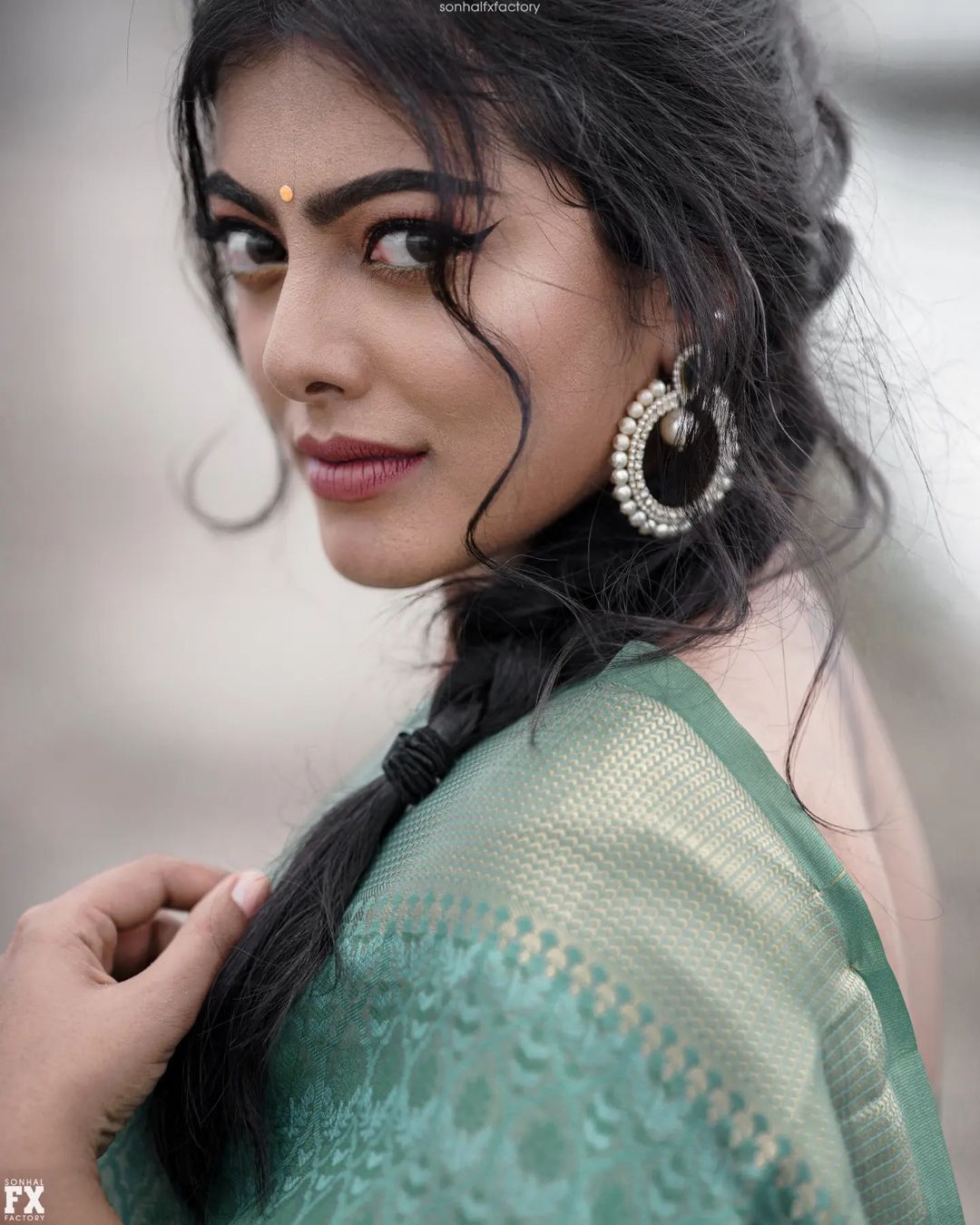 Malayalam Actress Merin Philip Stunning Looks in Green Saree, Viral ...