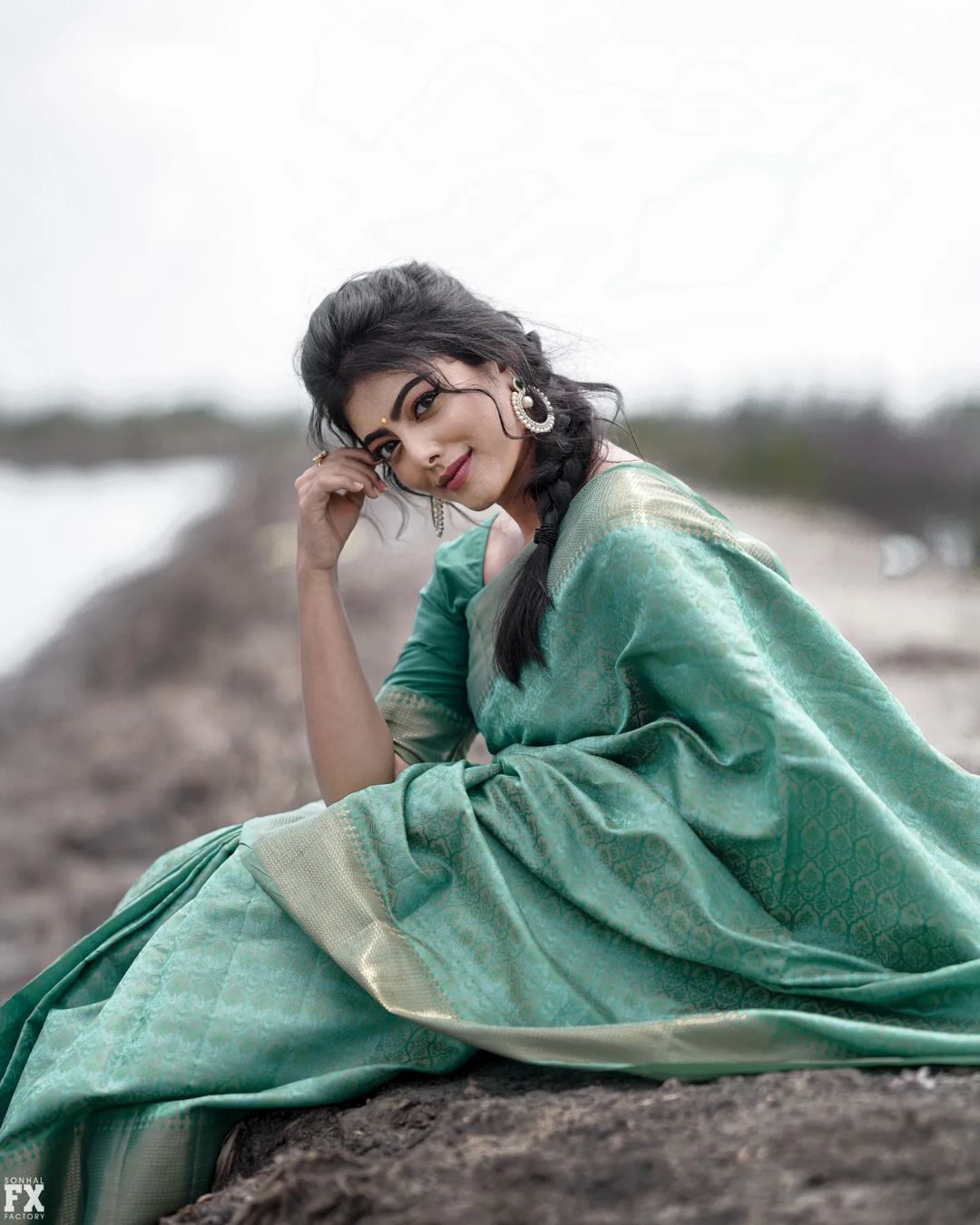 Malayalam Actress Merin Philip Stunning Looks in Green Saree, Viral ...