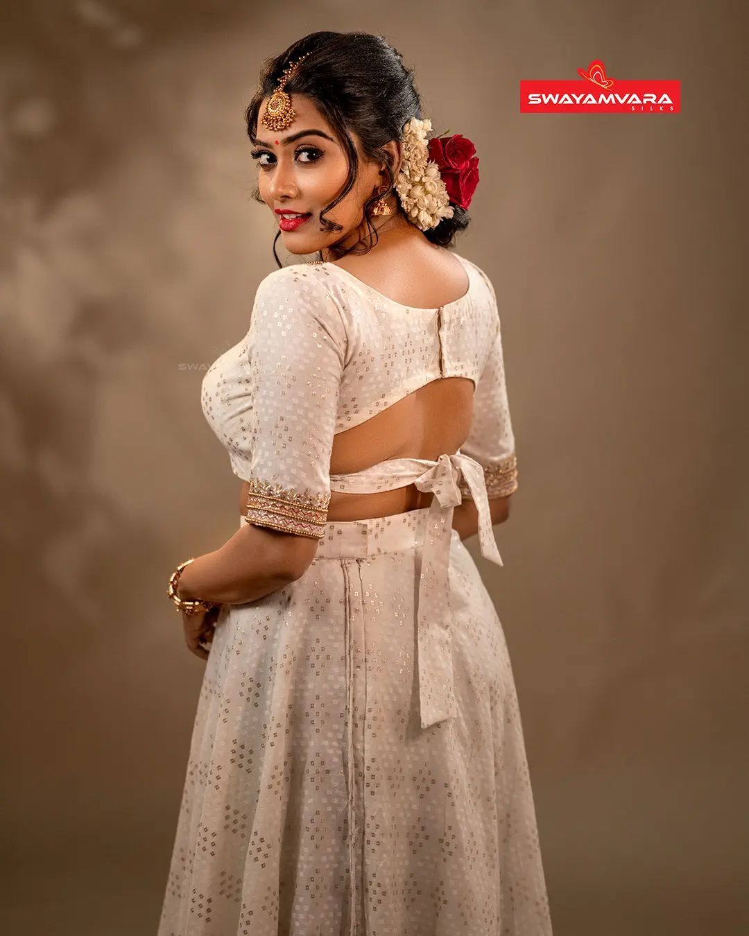 ഓണം വരവേറ്റ് നടി ഡയാന ഹമീദ്; ട്രഡീഷണൽ ലുക്കിൽ താരം, സോഷ്യൽ മീഡിയയി ...