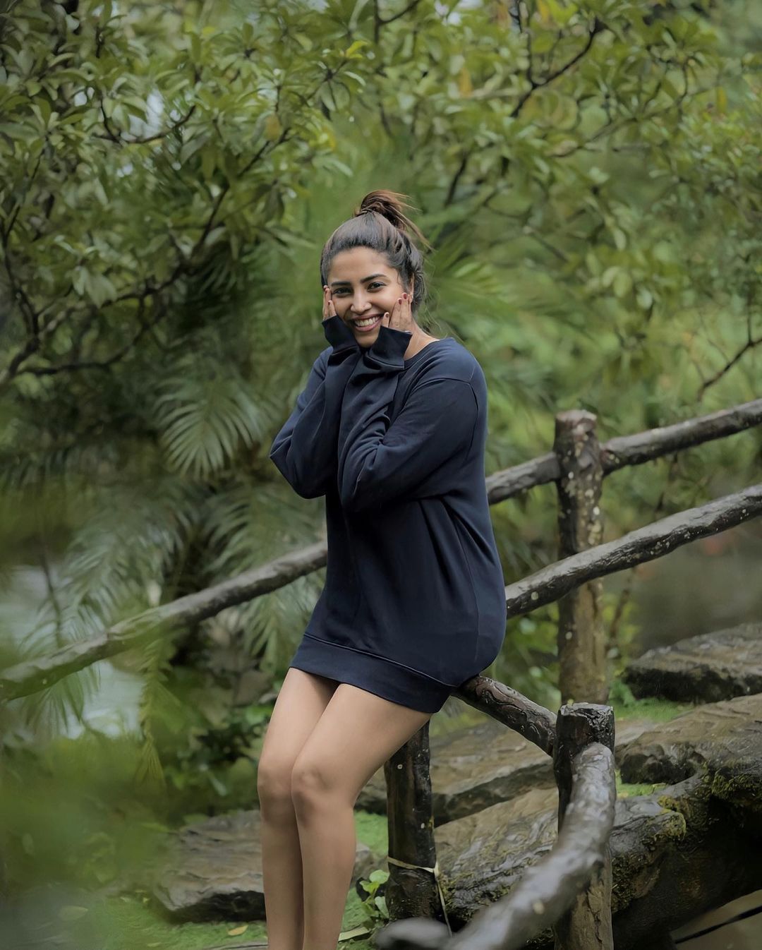 Mollywood Glamour Girl Ameya Mathew's Hot Looks Viral on Instagram ...