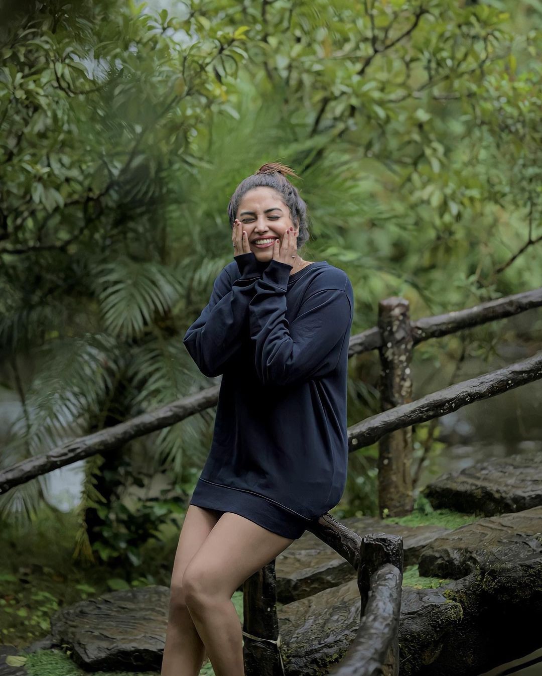 Mollywood Glamour Girl Ameya Mathew's Hot Looks Viral on Instagram ...