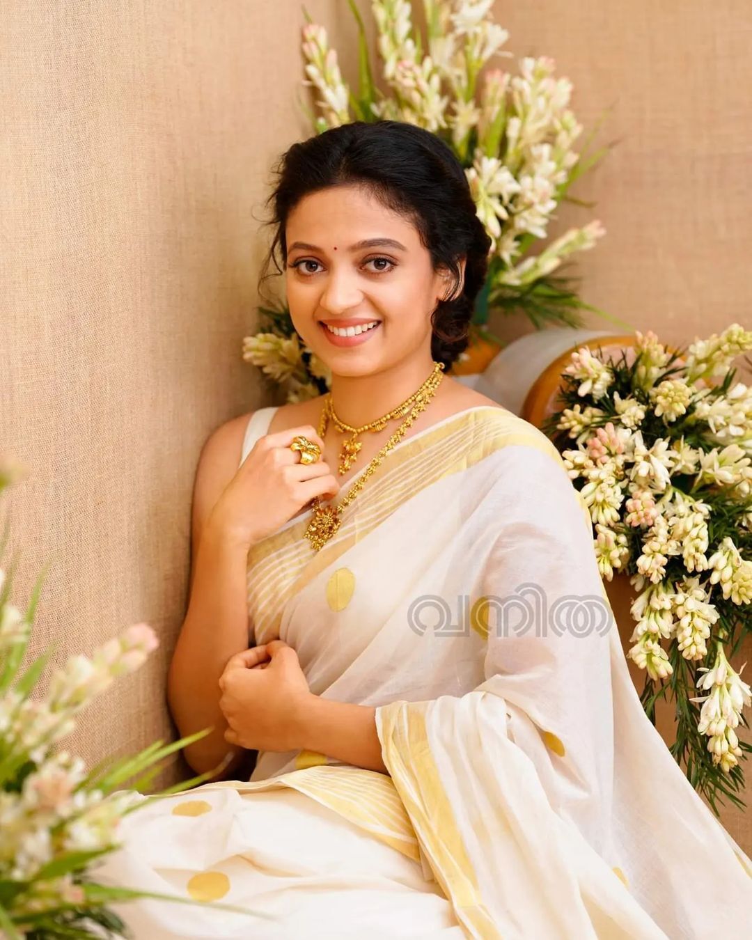 Pappan Fame Neeta Pillai's Onam Special Photoshoot for Vanitha Magazine ...