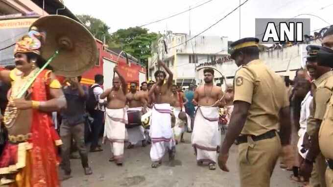 Photos of Attachamaya Ghosha Yatra in Kochi are going viral on social ...