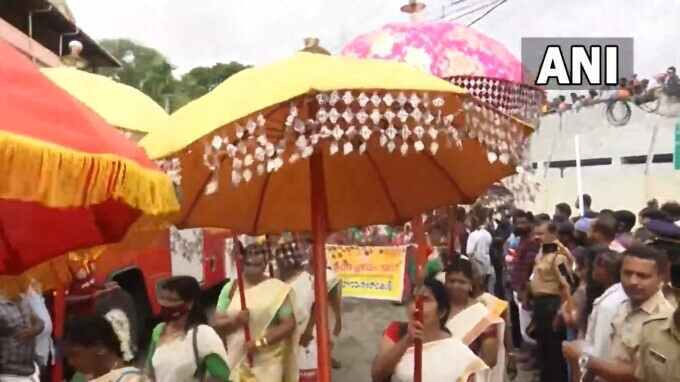 Photos of Attachamaya Ghosha Yatra in Kochi are going viral on social ...