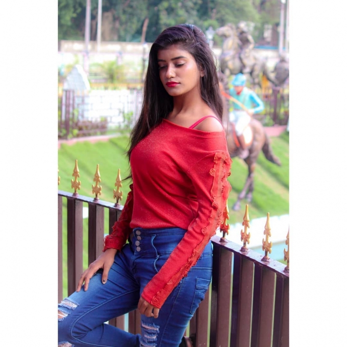 PHOTOS : அட அட.. என்னம்மா லுக் விடுறாங்க.. நடிகை நேகா சஹாவின் லேட்டஸ்ட் ...