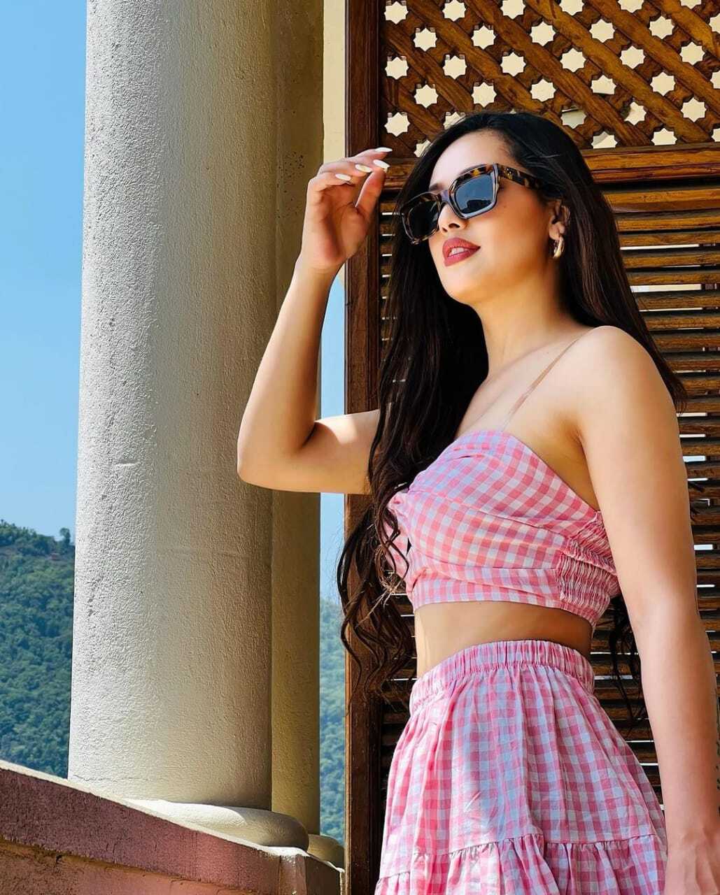 PHOTOS: ப்பா.. மெழுகு பொம்மையாய் ரசிகர்களை மயக்கும் கருணா.. கலக்கலான ...