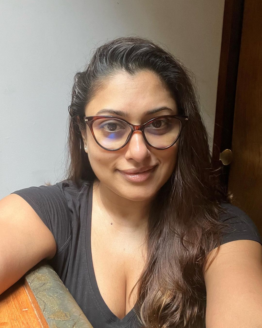 PHOTOS : ஆஹா.. டாப் ஆங்கிளில் வேற லெவல் செல்ஃபி.. தெறிக்கவிடும் அழகில் கனவுக்கன்னி மாளவிகா ...