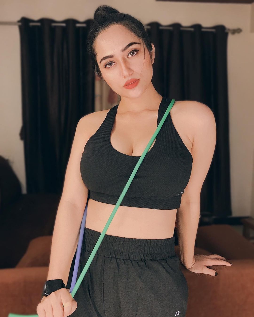 PHOTOS : யப்பா.. ஜிம் சூட்டில் செம ஒர்கவுட்.. சைடு போஸில் ரசிகர்களை ஏங்கவைக்கும் நடிகை பாருல் ...