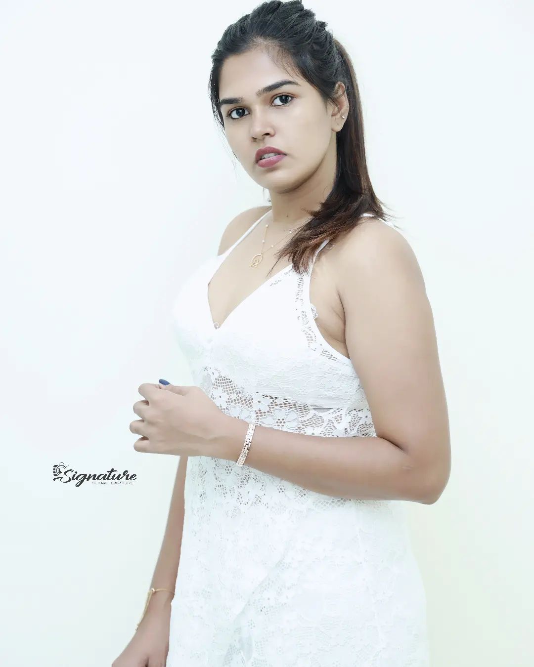 PHOTOS : யப்பா.. கேரளா மாடல் அழகியா இவங்க? சொக்கவைக்கும் அழகில் அர்ச்சனா.. ஏங்கவைக்கும் கலக்கல் ...