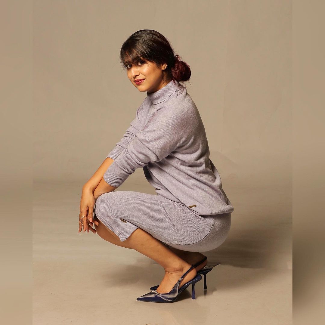 Playback Singer Ranjini Jose New Stunning And Stylish Makeover Goes ...