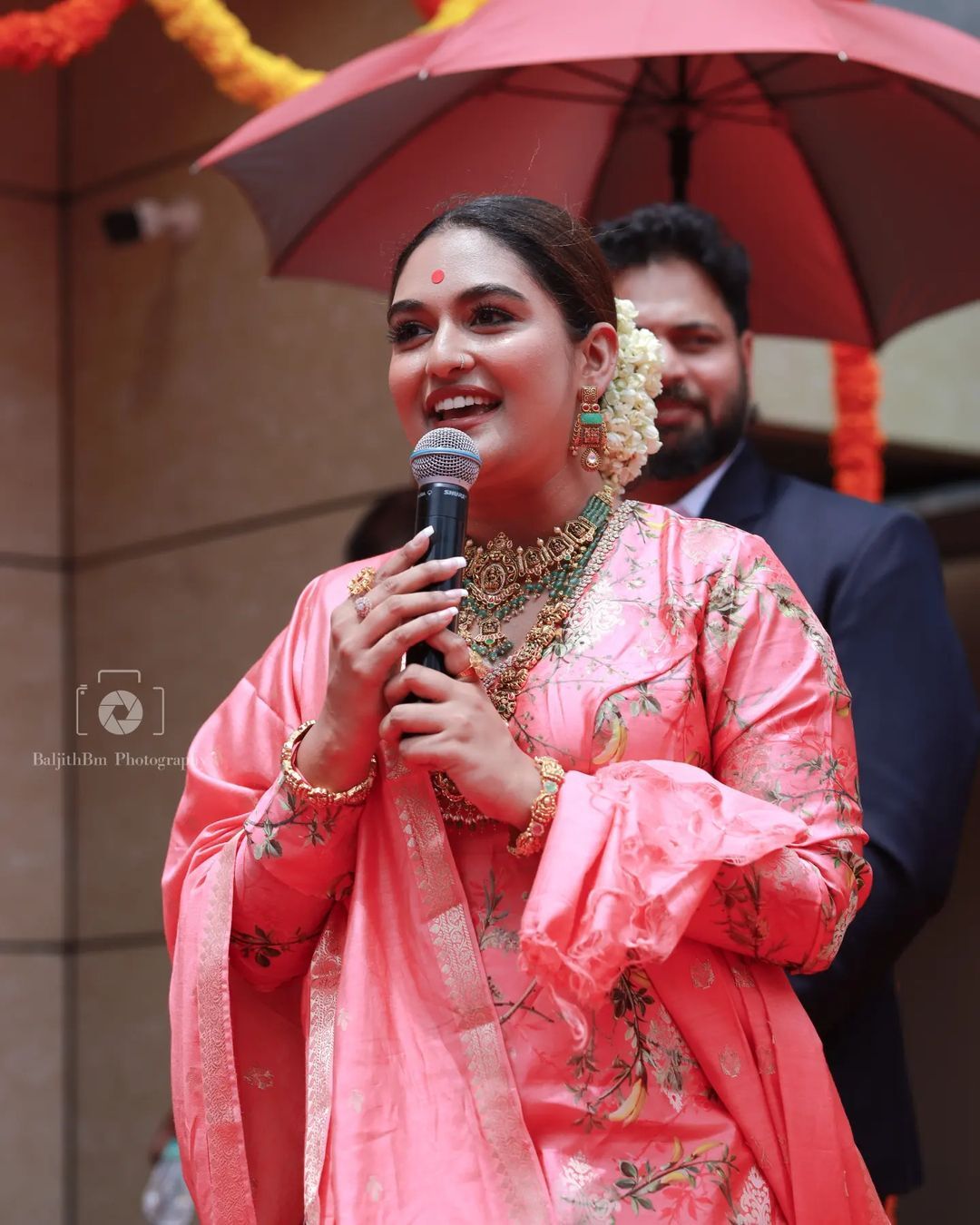 Prayaga Martin's Stylish Look in Saree With Gorgeous Ornaments Viral on ...