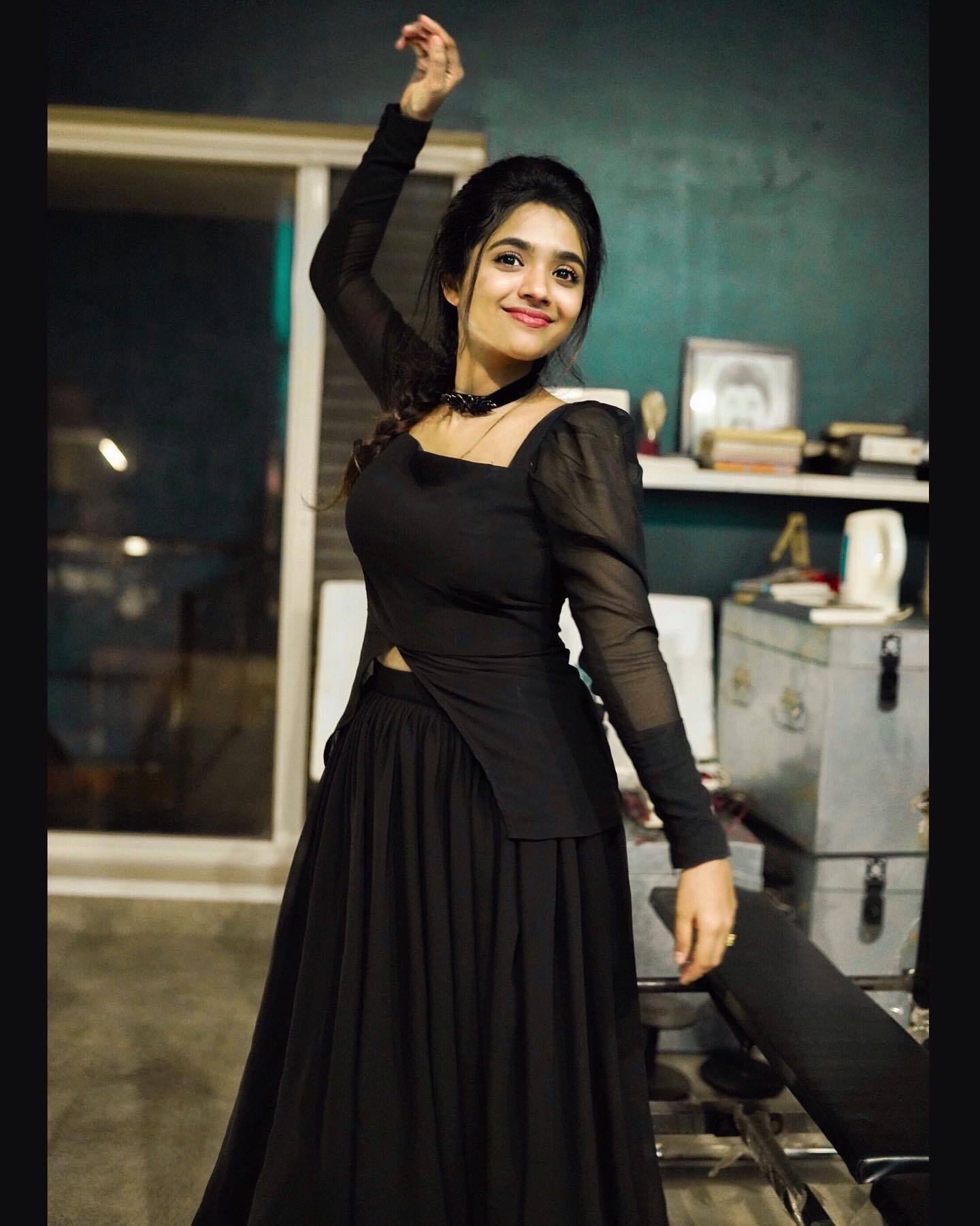 robin Radhakrishnan girlfriend arati podi shared a new photos with ...