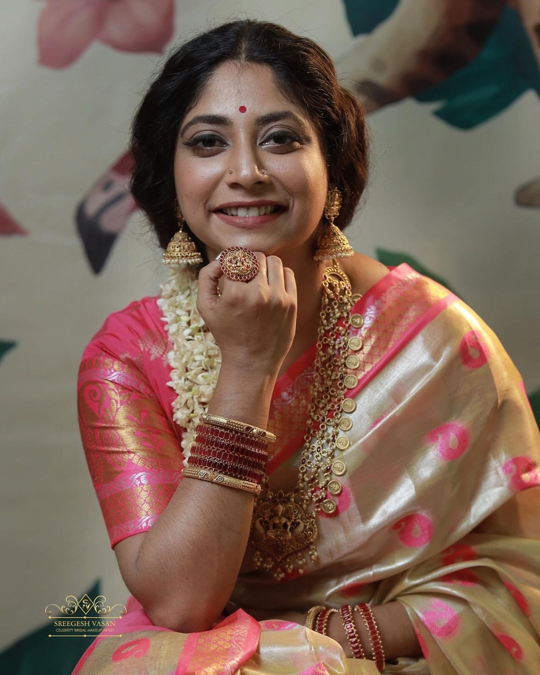 Singer Abhaya Hiranmayi New Year Wishes On Chingam 1 Goes Viral, See ...