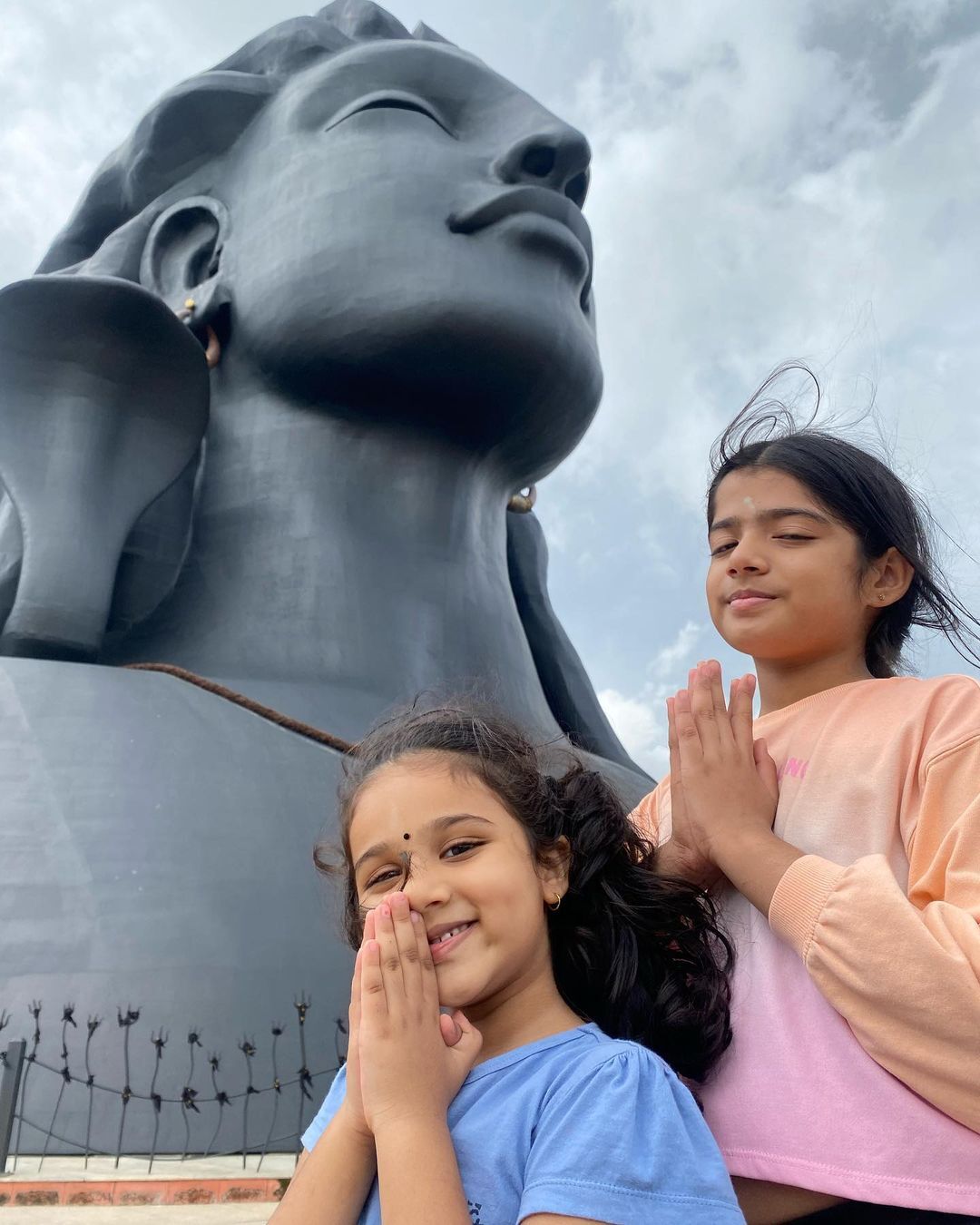 singer amrutha suresh smiling new pic in white dress goes viral, she ...