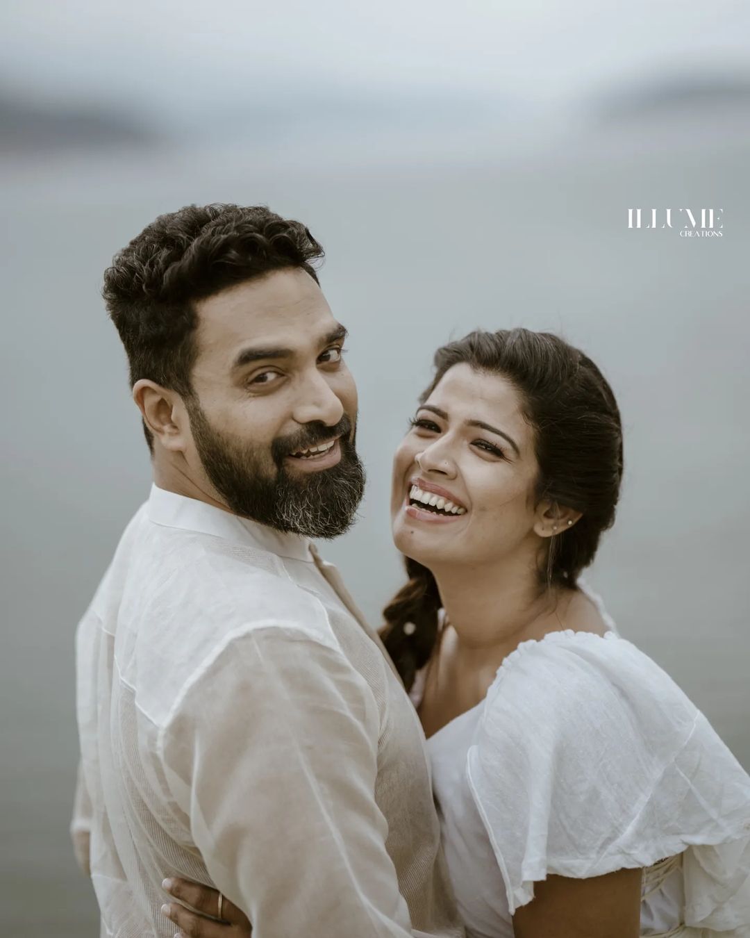 singer amrutha suresh smiling new pic in white dress goes viral, she ...