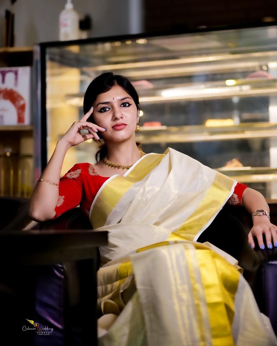 കേരള സാരി, കേരള ലുക്ക്... ചിങ്ങം വരവേറ്റ് നടി ഗായത്രി സുരേഷ്, വൈറ ...