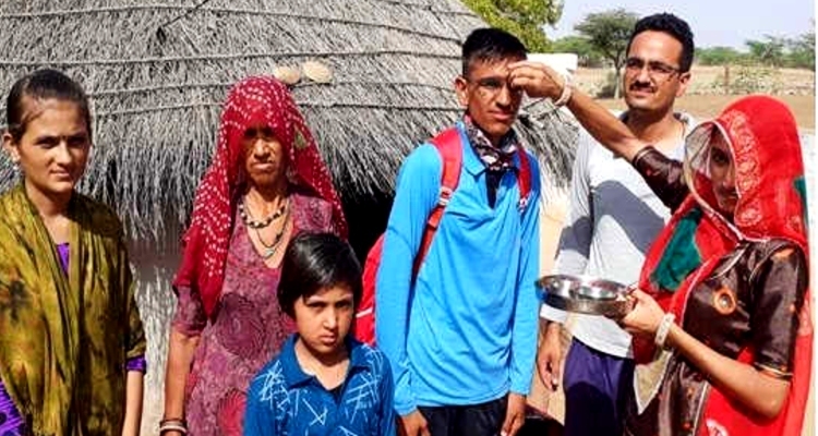 Success Story: पिता की मौत के बाद मां ने मजदूरी कर पढ़ाया, बेटे ने ...