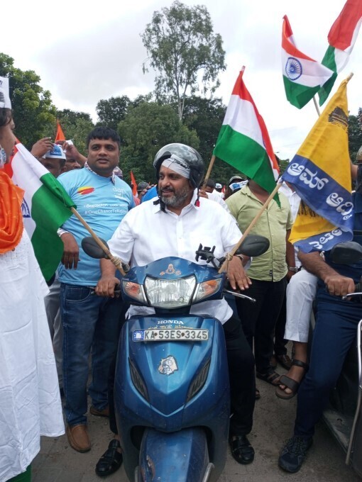 Tricolor Bike Rally By AAP As Part Of Independence Day Amrita Mahotsava ...