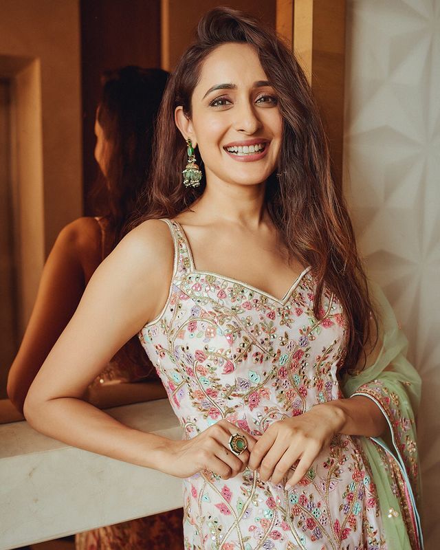 హీరోయిన్ ప్రగ్యా జైస్వాల్ అమేజింగ్ ఫోటోస్ | actress Pragya Jaiswal glamorous photoas - Oneindia ...