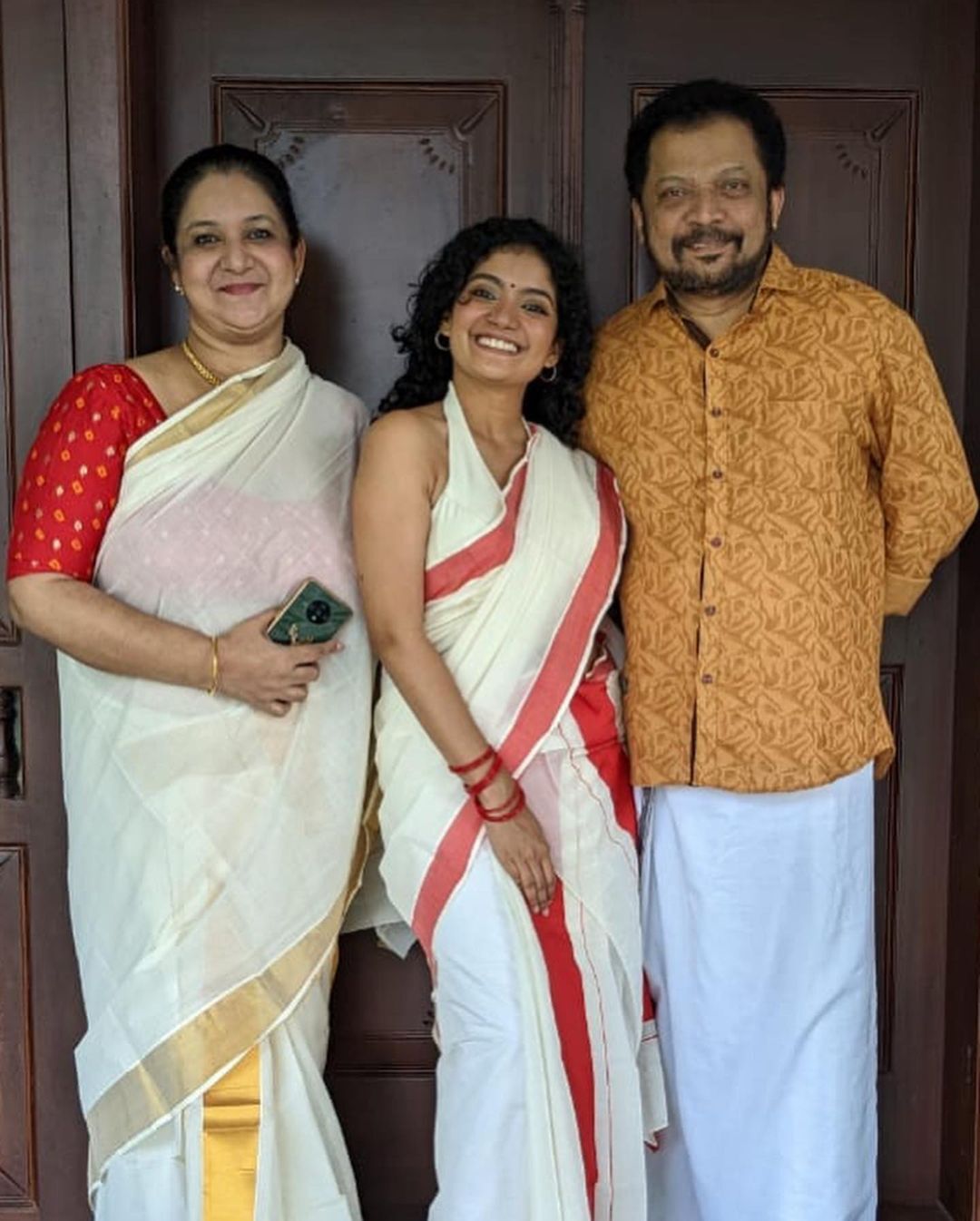 anna ben latest glamour look in saree goes viral | പായസത്തുള്ളിപ്പോലൊരു ...