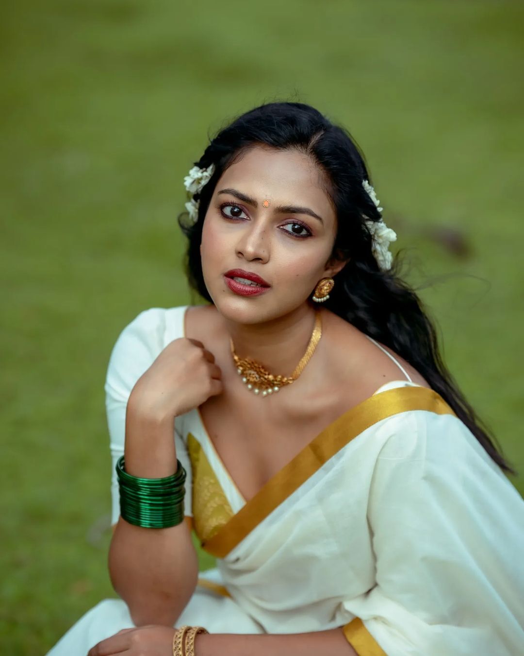 Actress Amala paul's onam pictures in kerala saree goes viral, stunning ...