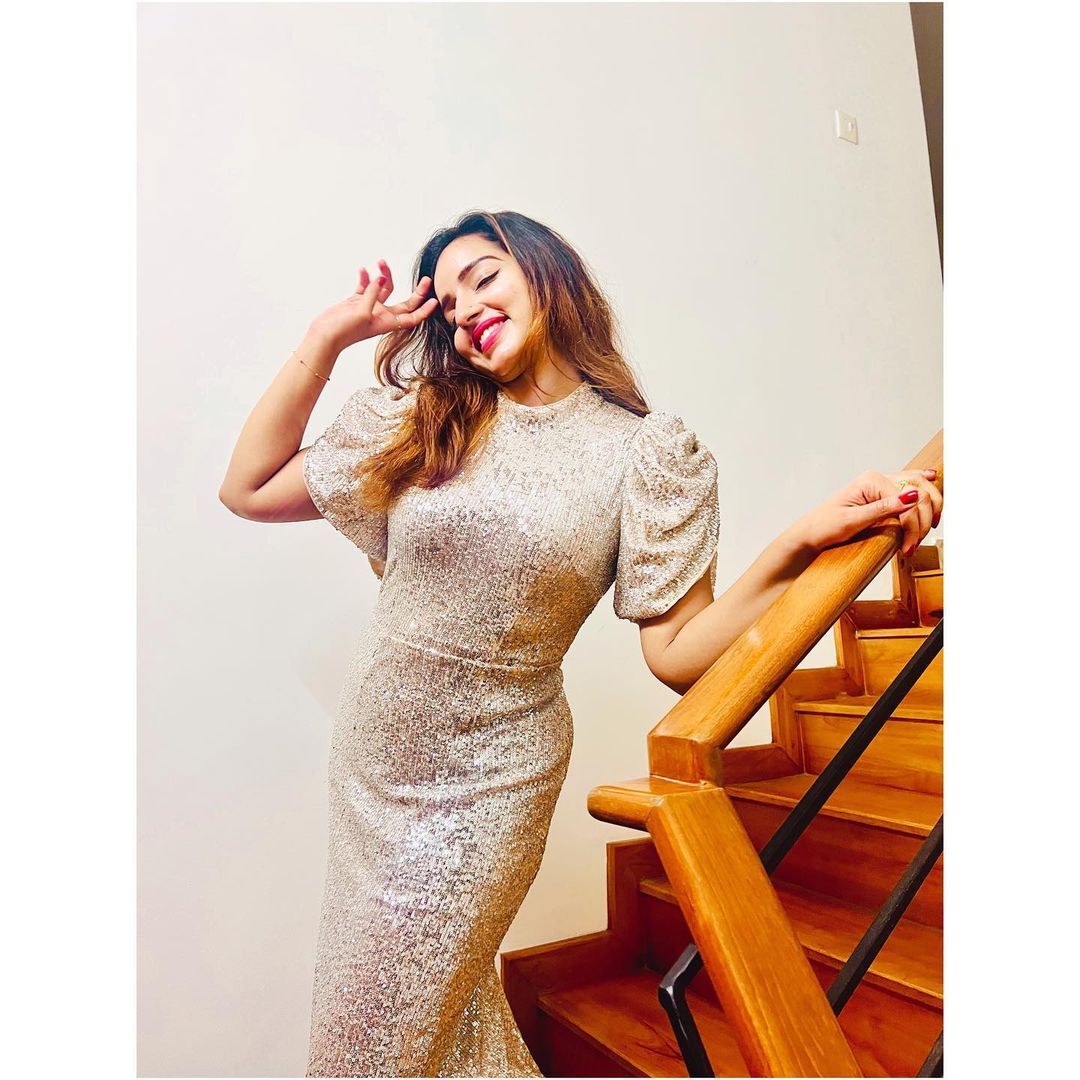 malayalam actress and model malavika menon new photoshoot viral in ...